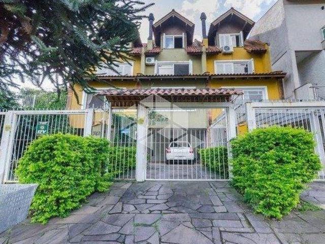 Casa de 3 dormitórios no Imperial Parque, Zona Sul de Porto Alegre