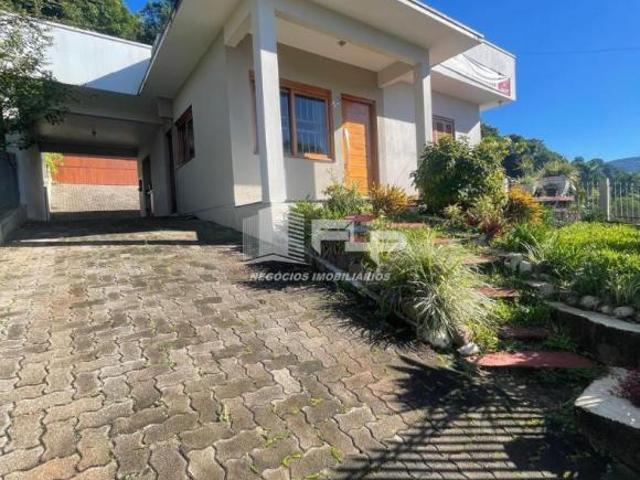 CASA DE 3 DORMITÓRIOS NO MORRO PARIS