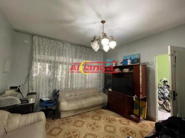Casa de 3 dormitórios, sala cozinha, 2 banheiros com vaga de garagem para 4 carros