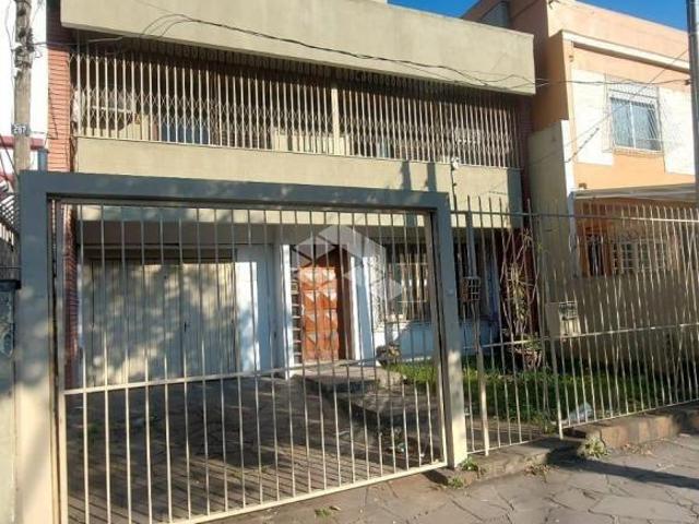 Casa de 3 dormitórios sendo 1 suite com 2 vagas de garagem coberta