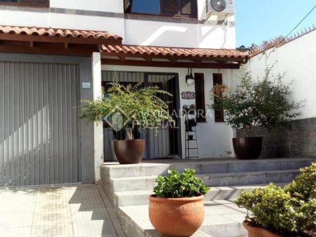 Casa de 3 dormitórios, suíte com closet, hidro e escritório no Bairro São Sebastião