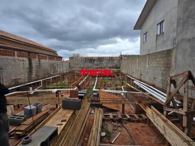 Casa de 3 dormitórios, suite e jardim de inverno! Compre ainda na planta e garanta o super preço de