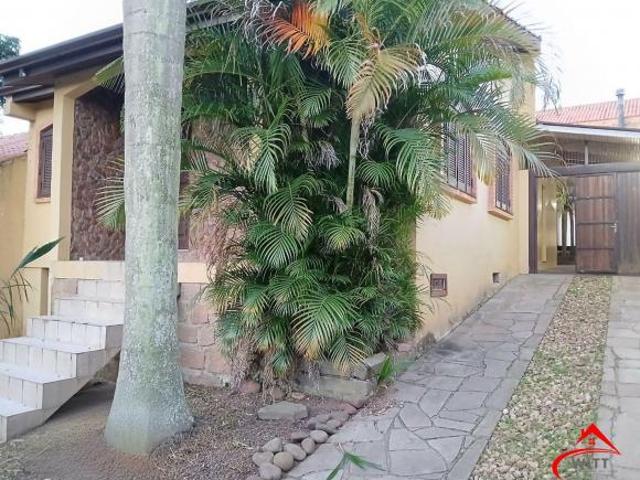 Casa de 3 dormitórios, piscina e 4 vagas de garagem em Canoas