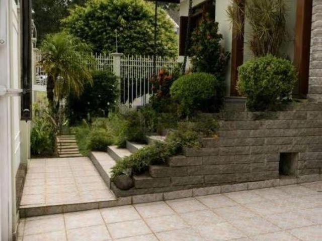 Casa de 3 dormitórios, piscina e 4 vagas de garagem em Canoas