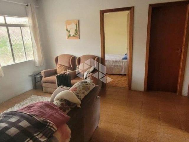 Casa de 3 dormitórios térrea em rua calma e arborizada, 2 vagas de garagem