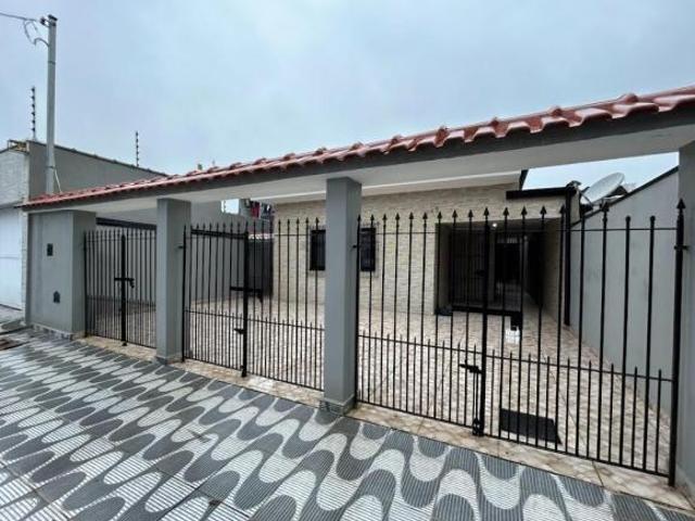 Casa de 3 Dorms, 100m² de área útil, 4 Vagas. Bairro: Balneário Maracanã