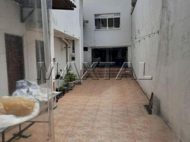 Casa de 3 moradias no terreno de 8,5x49, com quartos e suites em todas as casas, 3 garagem cobertas