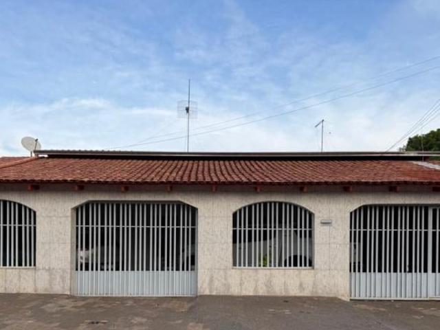 Casa de 3 Suítes com Escritório e Piscina