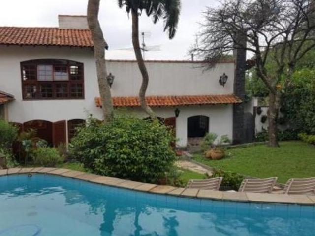 Casa de 3 suítes de 400m² com vaga de garagem Parque Alves de Lima