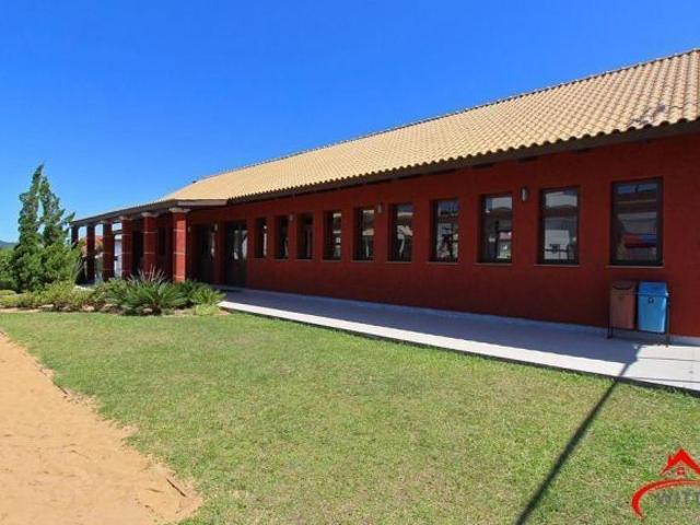 Casa de 3 suítes excelente acabamento Localizada no condomínio Mirante do lago