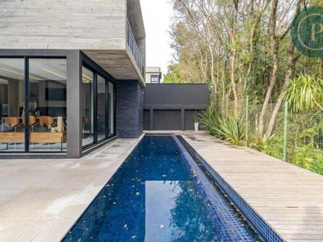 Casa de 3 suítes em Santa Felicidade