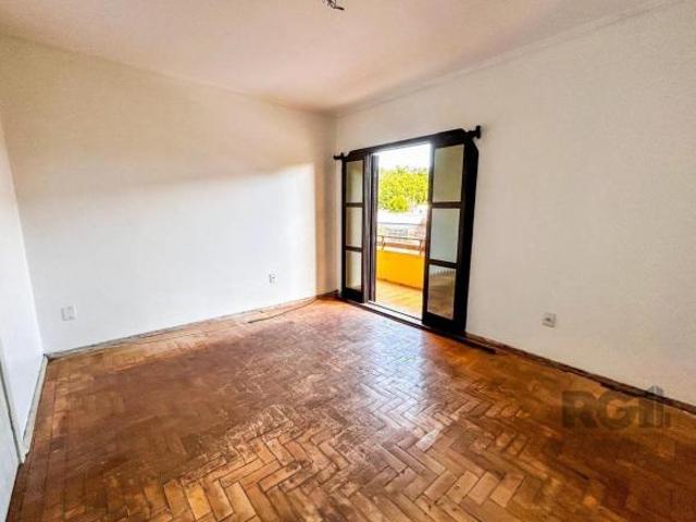 Casa de 3 Quartos, 1 suíte, garagem fechada, churrasqueira, na Cavalhada Poa/RS