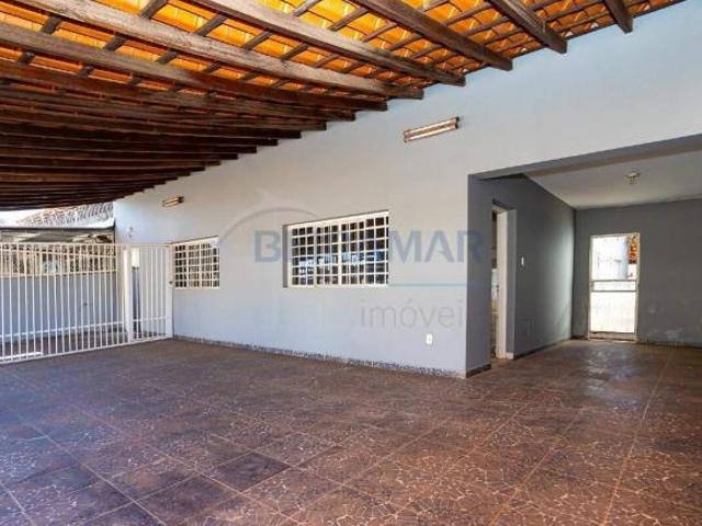 Casa de 3 Quartos, 1 Suites e 4 Vagas de Garagem à venda Taguatinga Norte