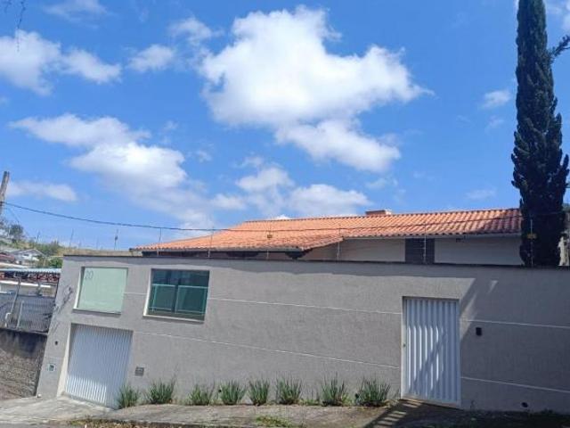 Casa de 3 quartos, 260m² no bairro Parque Guarua, em Juiz de Fora