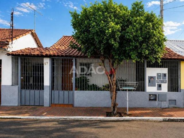 Casa de 3 Quartos + 2 Casas de 2 Quartos no Setor Central Casa de Rua com 7 Quarto s por R$ 425000