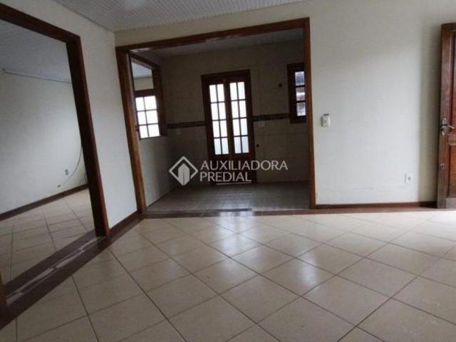 Casa de 3 quartos 3 banheiros e garagem para 2 carros no bairro Hipica
