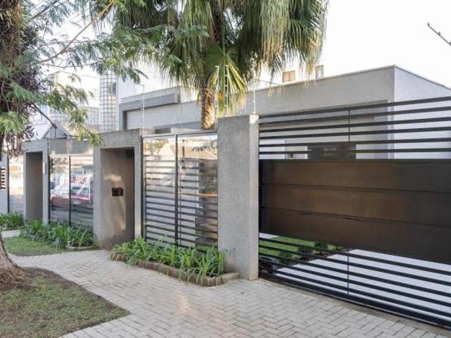 Casa de 3 Quartos à Venda na Rua México | Bacacheri Curitiba