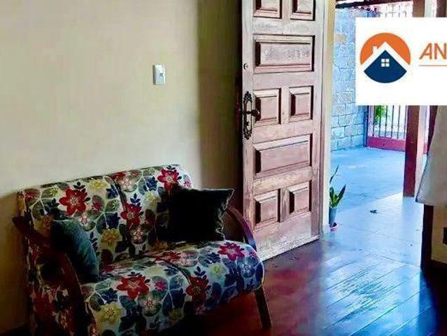 Casa de 3 Quartos à Venda no Bairro Itapoã com 4 Vagas e 2 Barracões Independentes
