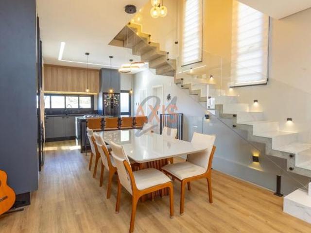 Casa de 3 Quartos à Venda no Condomínio Gardens Cabral | Cabral Curitiba
