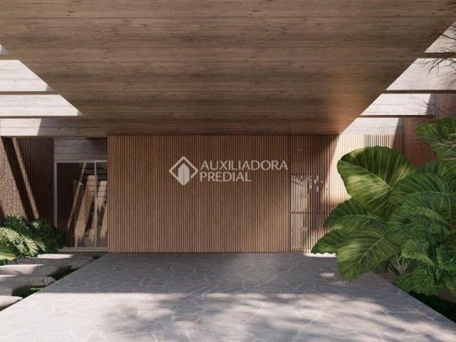 Casa de 3 quartos com 3 suítes e 4 vagas à venda no bairro Vila Assunção em Porto Alegre