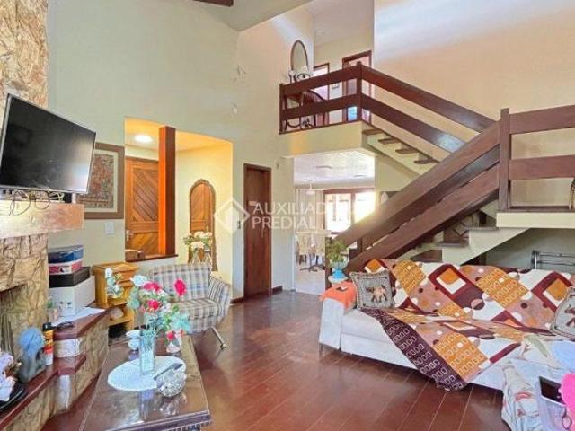 Casa de 3 quartos com 01 suíte no Bairro Ipanema