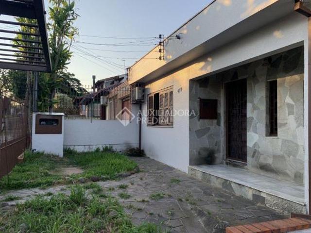 Casa de 3 quartos com 2 vagas à venda no bairro Jardim Itú Sabará em Porto Alegre