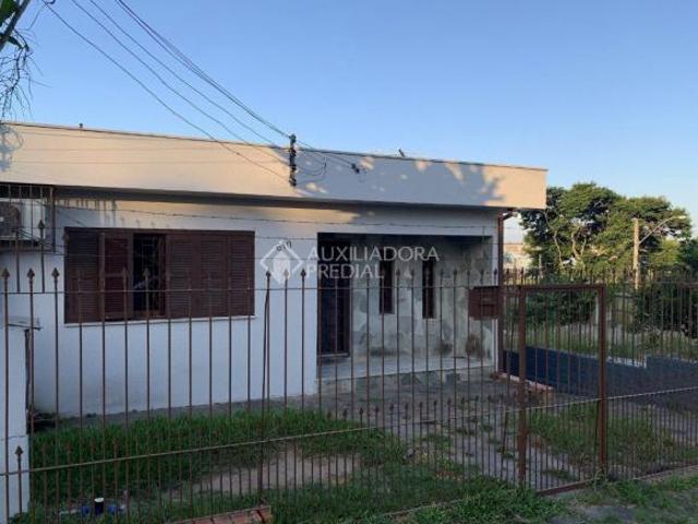 Casa de 3 quartos com 2 vagas à venda no bairro Jardim Itú Sabará em Porto Alegre
