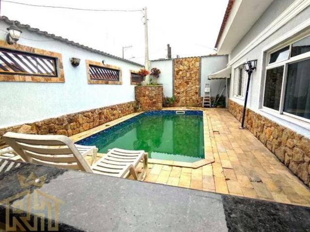 Casa de 3 quartos com edícula no bairro de Guilhermina em Praia Grande SP Está em busca do ref