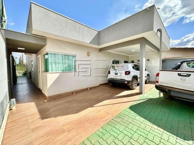 Casa de 3 Quartos com Suíte Privativa!