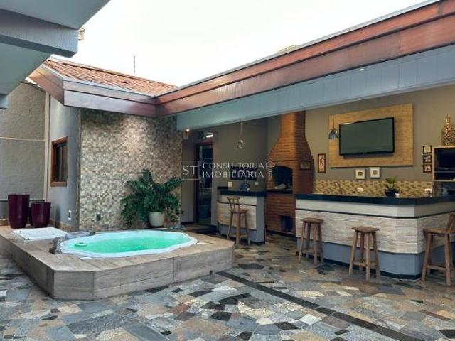 Casa de 3 quartos com suíte, 6 vagas de garagem na Morada do Sol em Americana SP por R$995.000,00