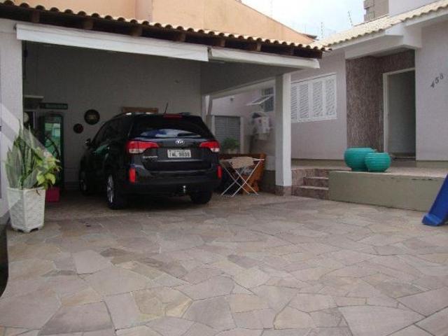 Casa de 3 Quartos com suite e 2 vagas no bairro Jardim Planalto