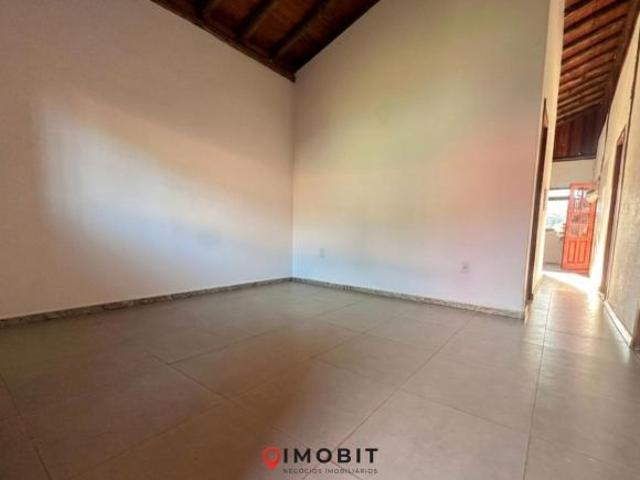 Casa de 3 quartos com Suíte e Espaço de Quintal