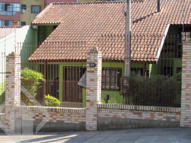 Casa de 3 quartos com suíte e piscina à venda na Tristeza