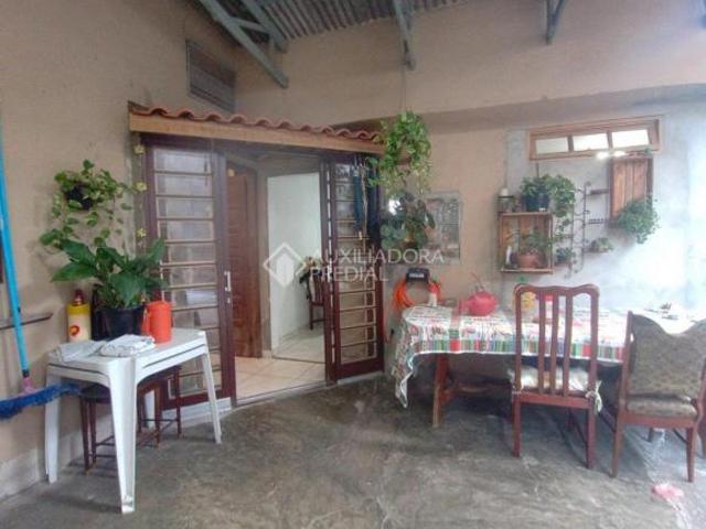 Casa de 3 quartos, comercial e residencial, no Jardim Floresta