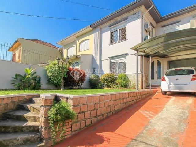 Casa de 3 quartos e 3 vagas de garagem Bairro Santana Porto Alegre RS