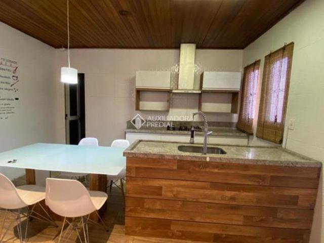 Casa de 3 quartos + kitinetes no Rondônia