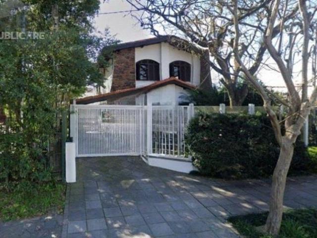 Casa de 3 quartos, piscina, churrasqueira, 7 vagas no bairro Tristeza