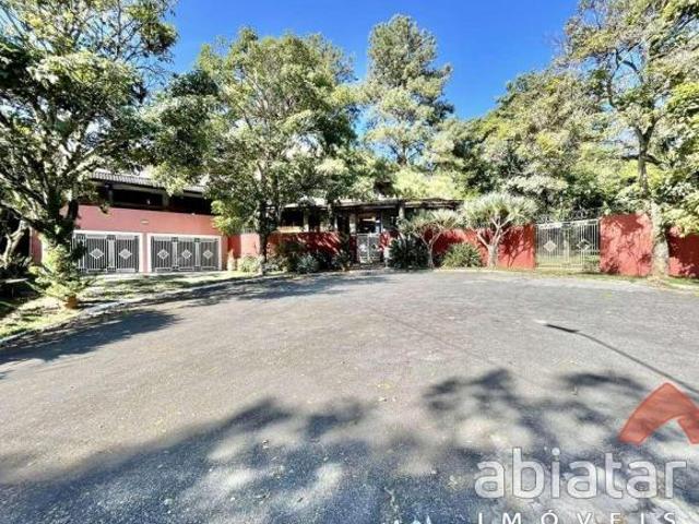 Casa de 446m² com 5 dormitórios 3 suítes com vaga Águas da Fazendinha