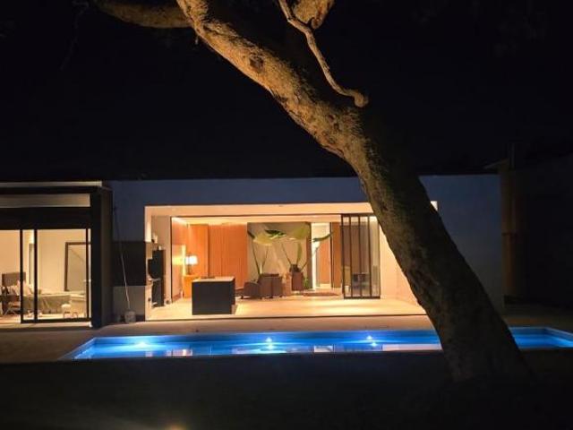 Casa de 450 m² com 4 quartos à venda no Lago Sul