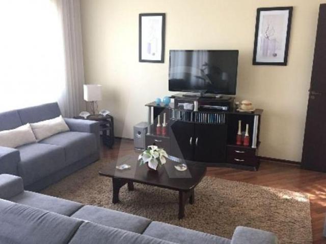 Casa de 400 mts², 3 dormitórios, 4 vagas, com churrasqueira, pomar, na Vila Irmãos Arnoni
