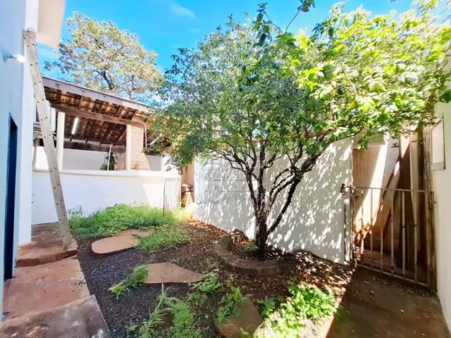 Casa de 419m² com 04 quartos sendo 03 suítes para locação City Ribeirão