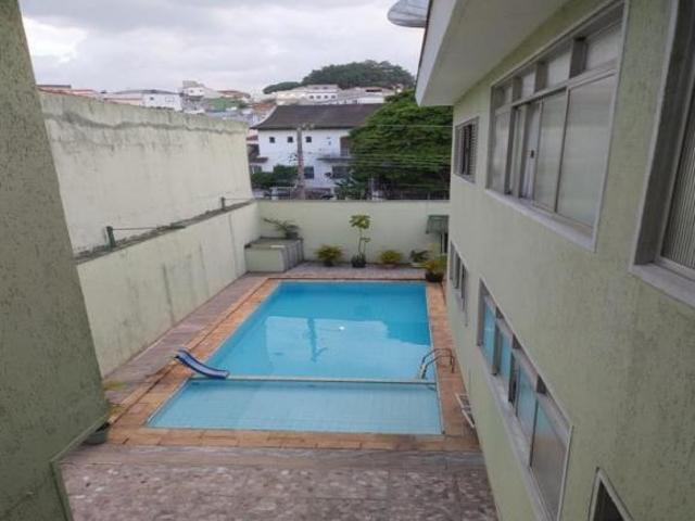 Casa de 420 m² com Piscina e Churrasqueira
