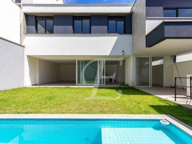 Casa de 427m² em condomínio fechado no Brooklin