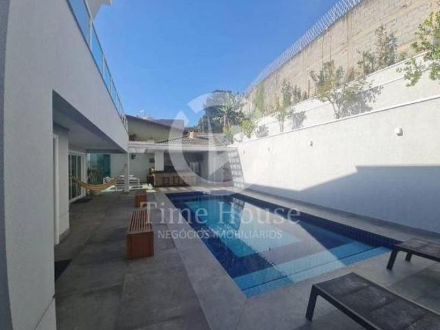 Casa de 430 m² com 4 dormitórios, Porteira Fechada em Barueri SP