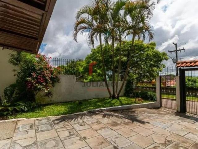 Casa de 4 dormitórios no bairro Vila Jardim