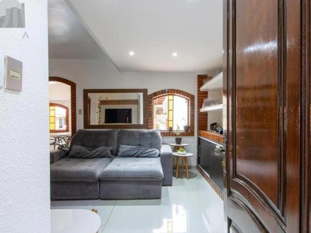 Casa de 4 dormitórios, 2 suítes, piscina, pátio e 2 vagas de garagem