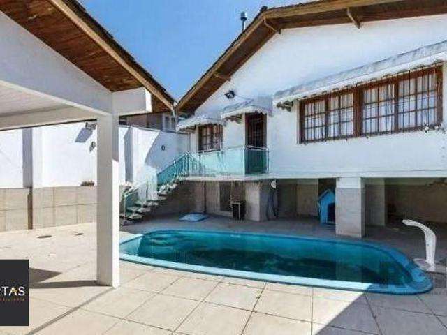 Casa de 4 dormitórios 4 vagas pátio com piscina no Parque Santa Fé