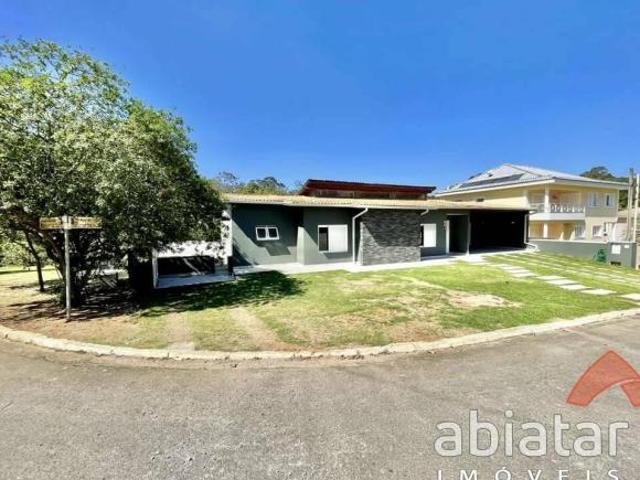 Casa de 4 dormitórios com suítes de 550m² com vaga Jardim Passárgada I