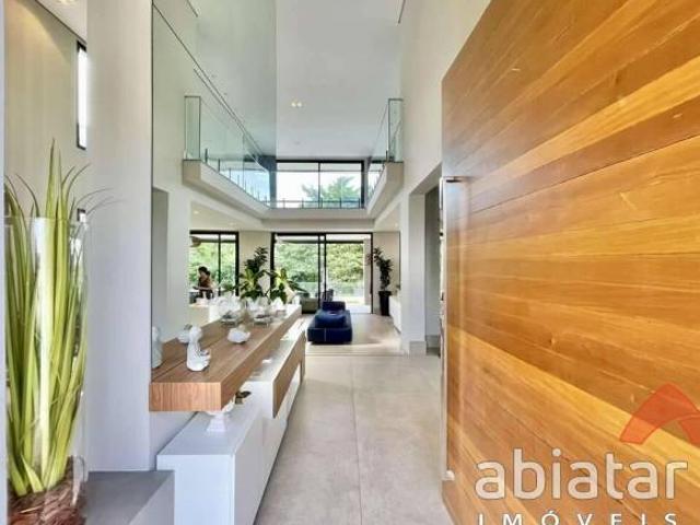 Casa de 4 dormitórios com 634m² com vaga para 4 carros Granja Viana