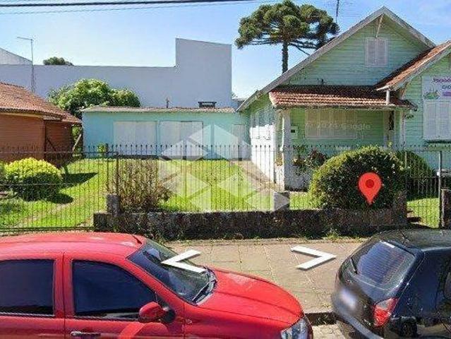 Casa de 4 dormitórios de 162 m2 e terreno de 630 m2 no centro de São Francisco de Paula